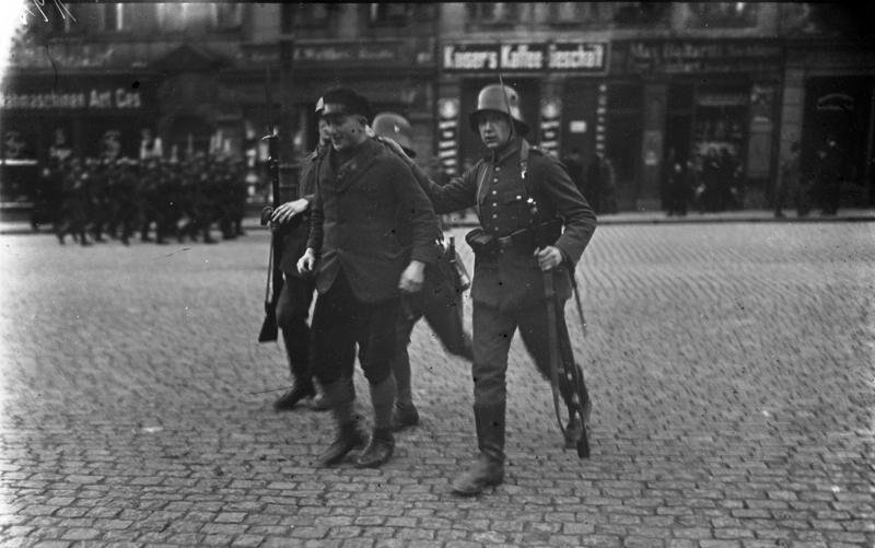 Vergessene Revolution – ak analyse & kritik