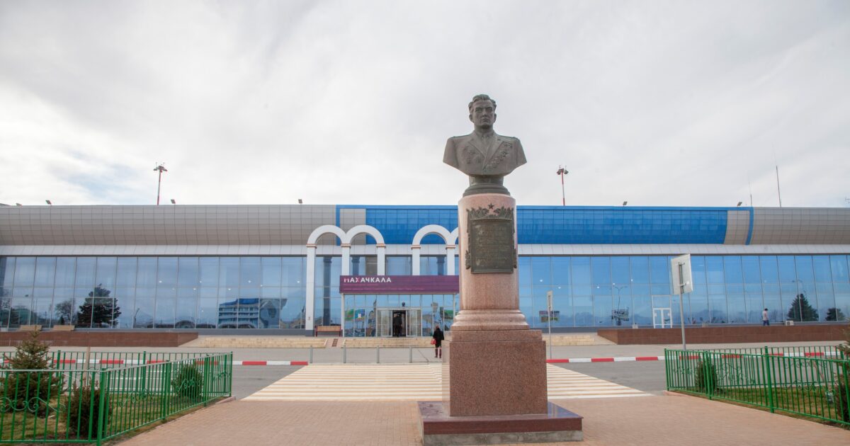 Pogrome und Spekulationen - ak analyse & kritik ak analyse & kritik