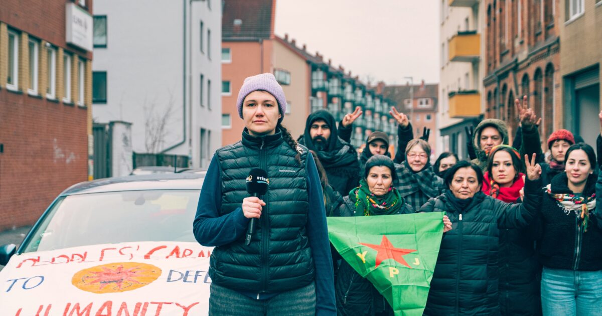 »Wir müssen unsere Augen wieder auf Kobanê richten« – ak analyse & kritik